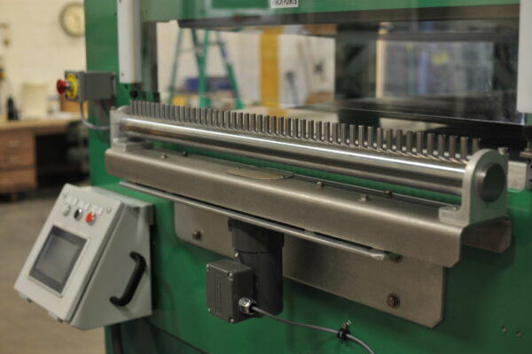 Pultrusion Cleated Belt Puller – Bay Plastics Machinery