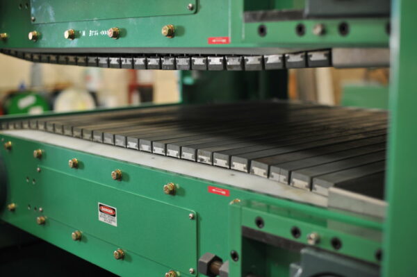 Pultrusion Cleated Belt Puller – Bay Plastics Machinery